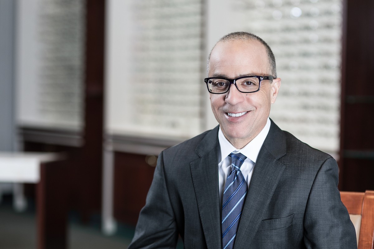 An Interview With Dr. Derick for Cataract Awareness Month